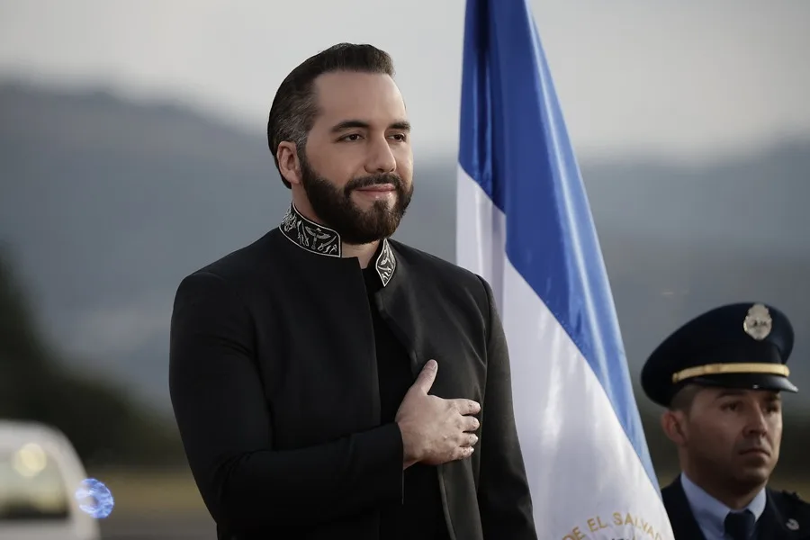 Bukele llega a Costa Rica para colocar la primera piedra de una cárcel