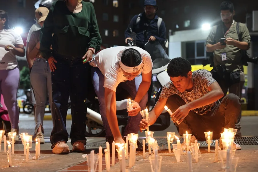 Vigilias en segunda noche de espera por excarcelación de presos ...