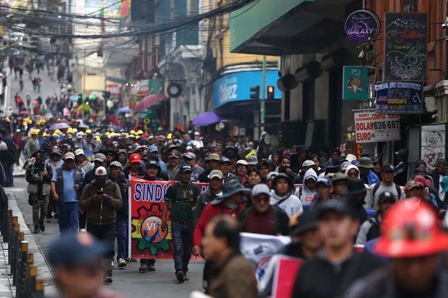 Bolivia: Rodrigo Paz advierte con encarcelar a quienes usen dinamitas ...