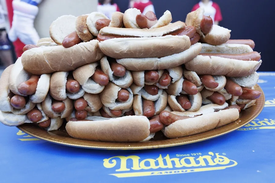 Smithfield adquiere la icónica marca de 'hot dogs' Nathan’s