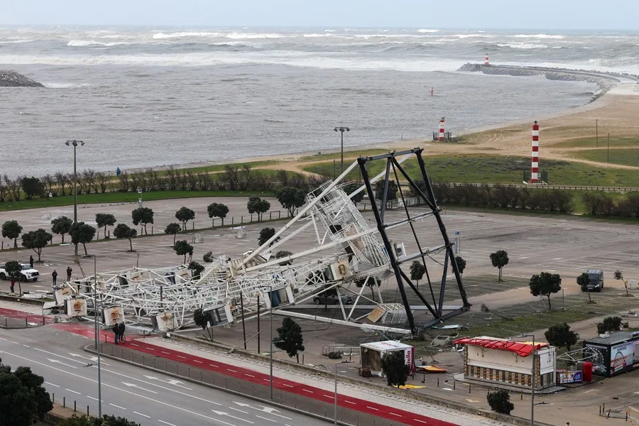 Miles de personas se quedan sin electricidad en Portugal por el temporal