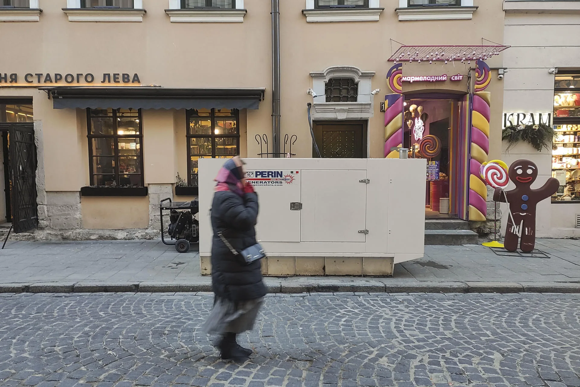 Ukrainians brace for Russian attacks amid major power cuts