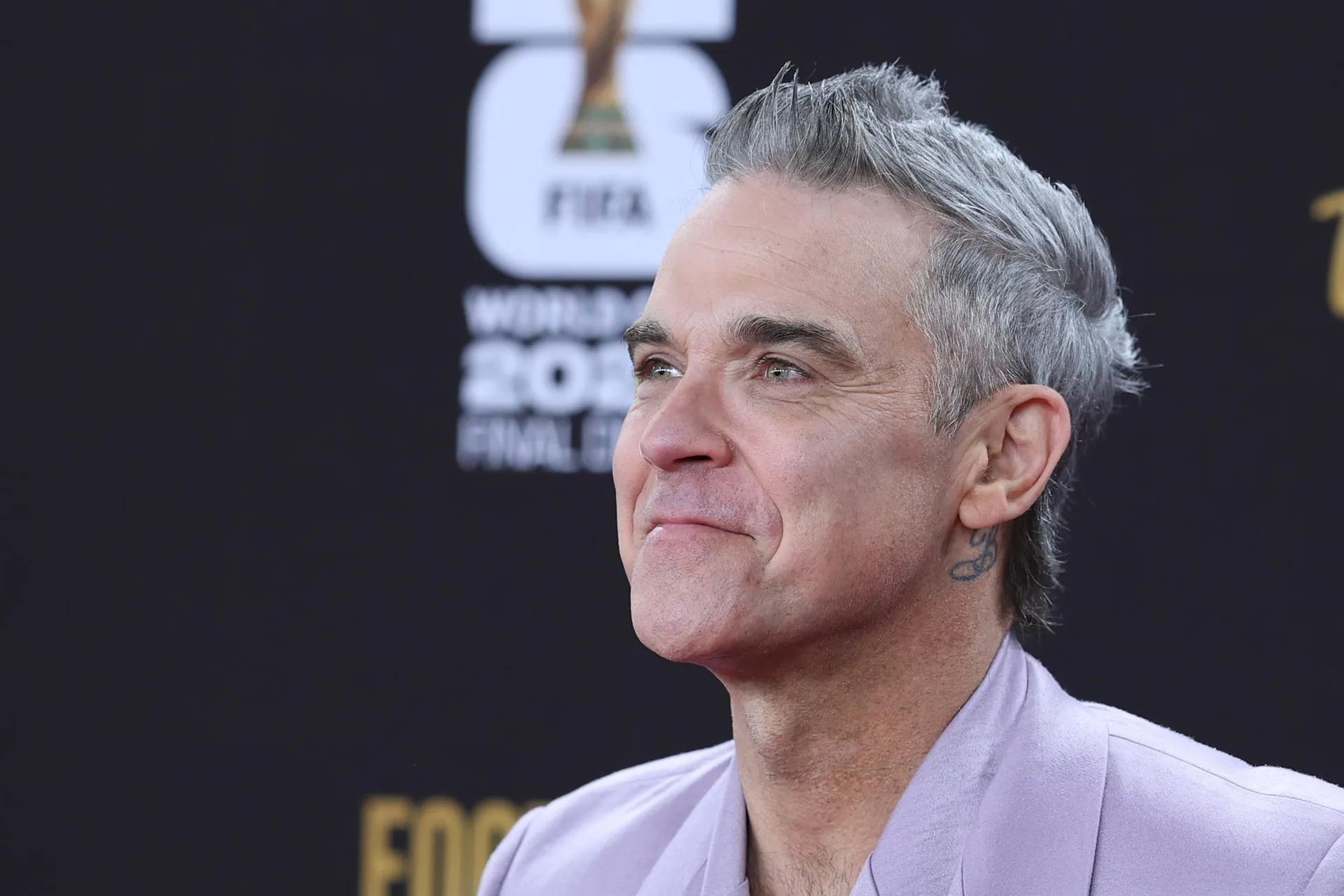 Robbie surprises with earlier than scheduled release of new album - EFE