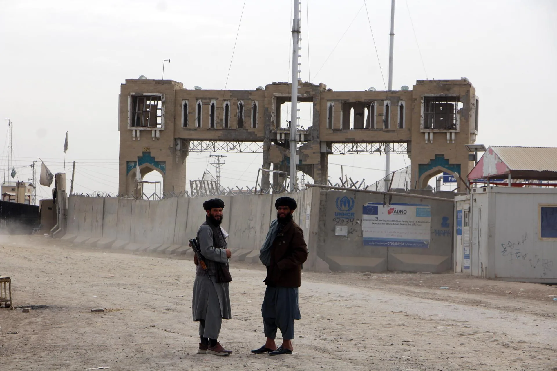 Airstrikes leave multiple civilian casualties in Afghanistan - EFE