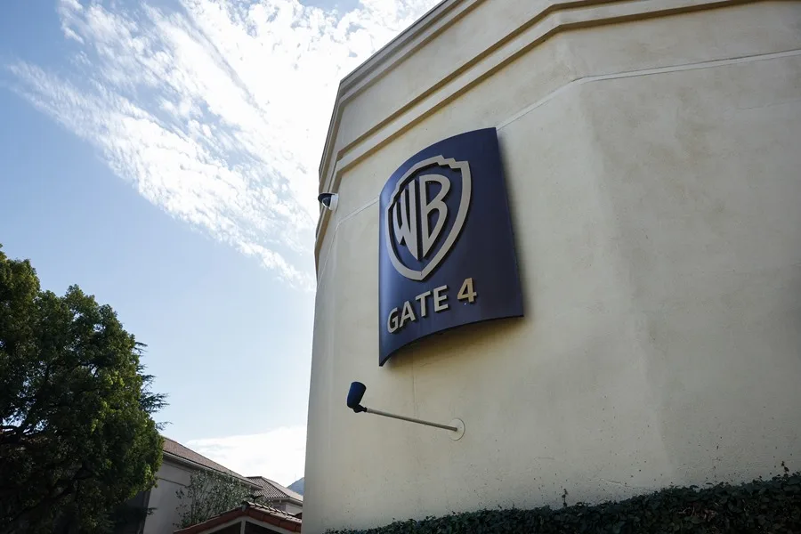Warner confirma nueva propuesta de Paramount pero mantiene su apoyo a ...