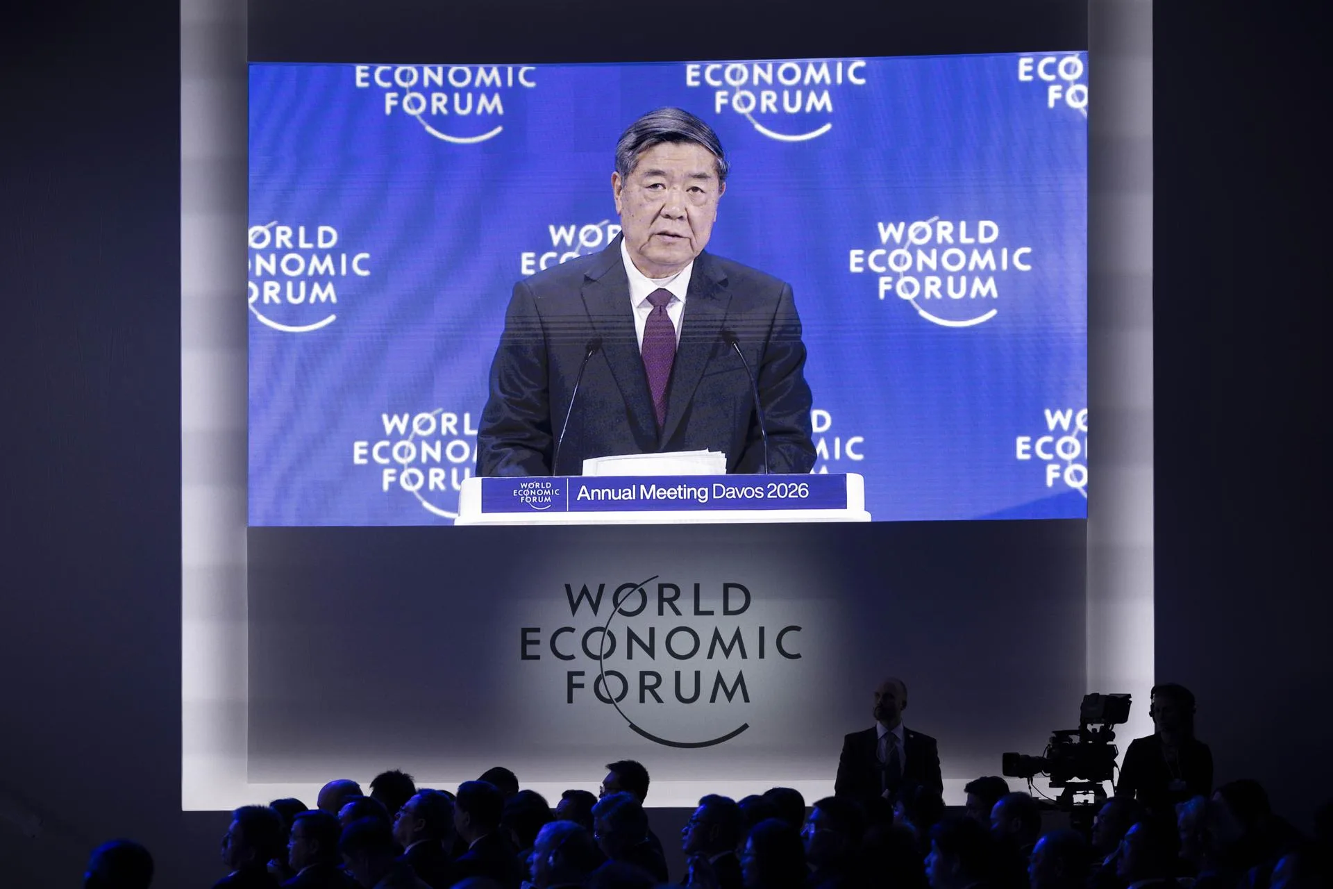 US, China begin new trade talks in Paris amid ongoing tensions - EFE