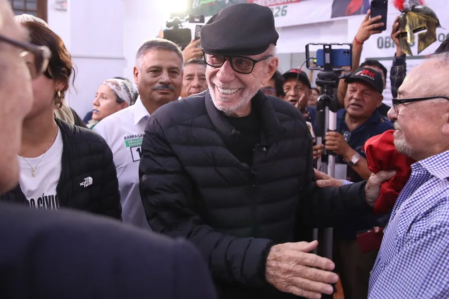 Belmont, el polémico exalcalde de Lima que irrumpe en la carrera a la ...