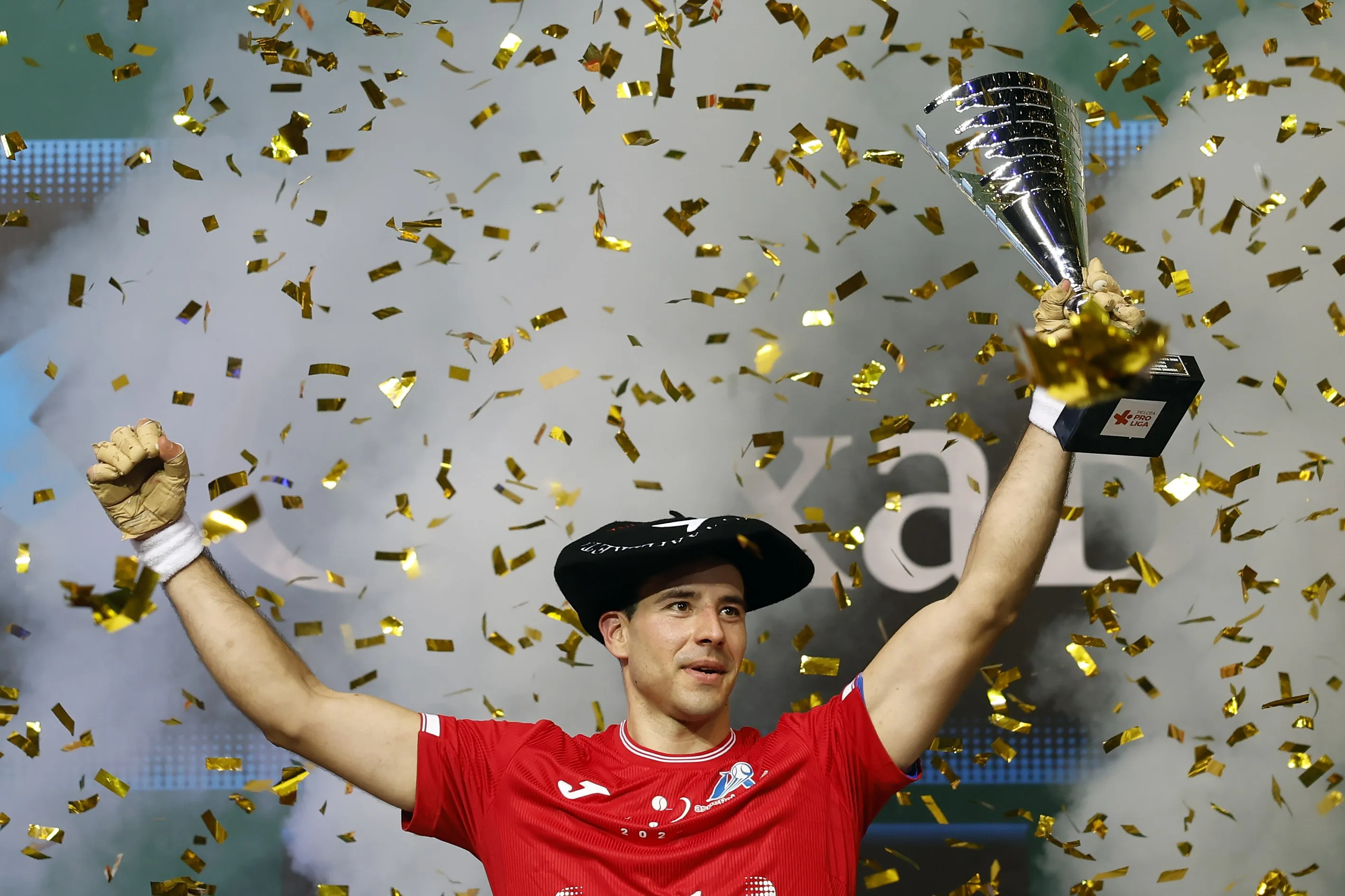 Darío domina a Artola y logra la txapela del Manomanista 2026 - EFE