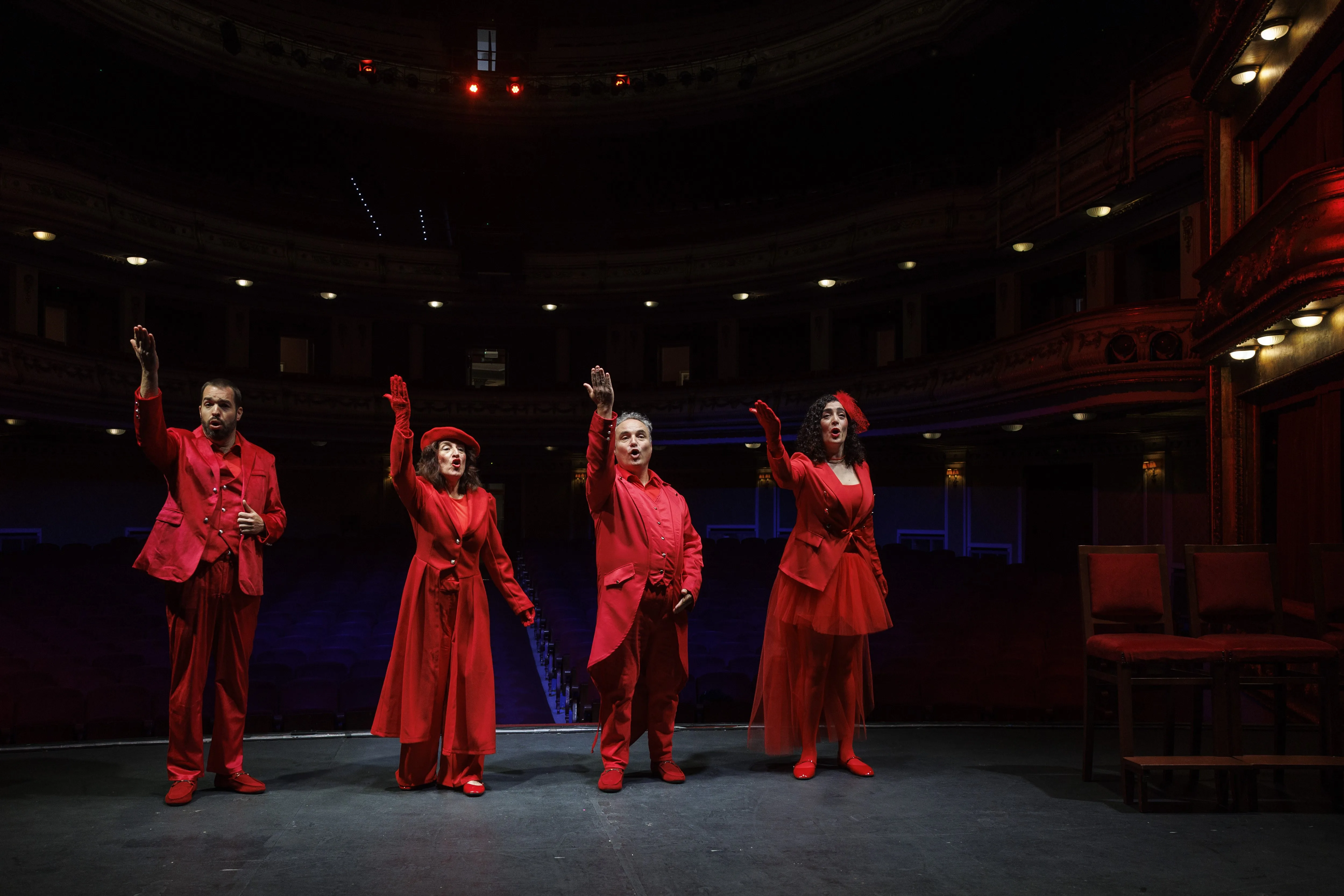 El Teatro Gayarre viste de rojo y blanco a Dickens con su nueva obra ...