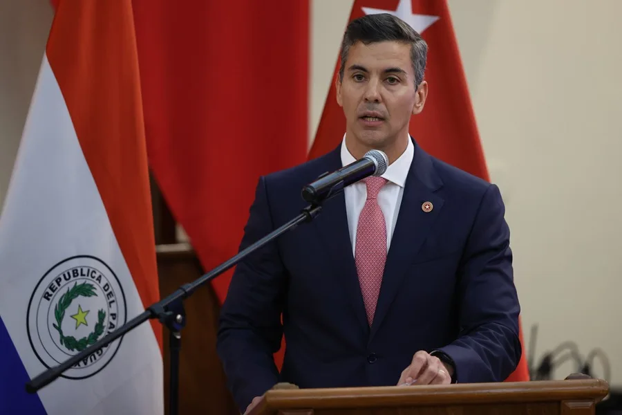 El presidente de Paraguay reajusta en 5 % el salario mínimo - EFE