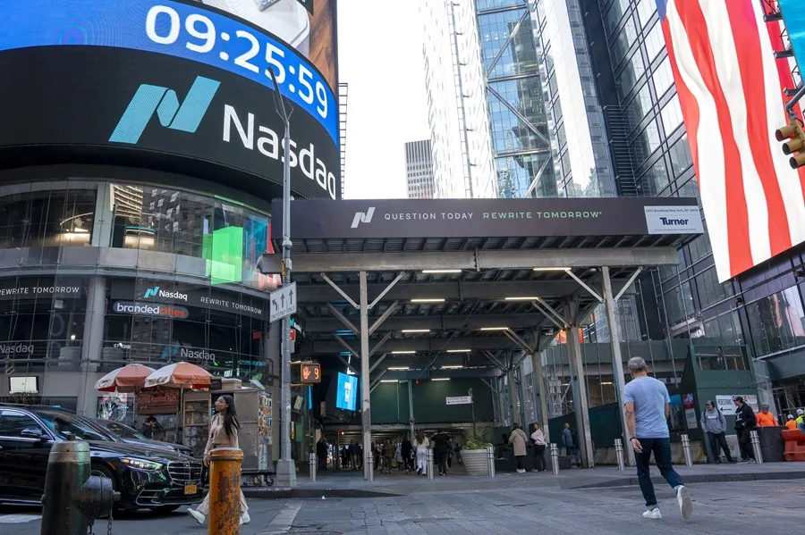 Wall Street cierra en verde luego de que Trump frenara los ataques ...